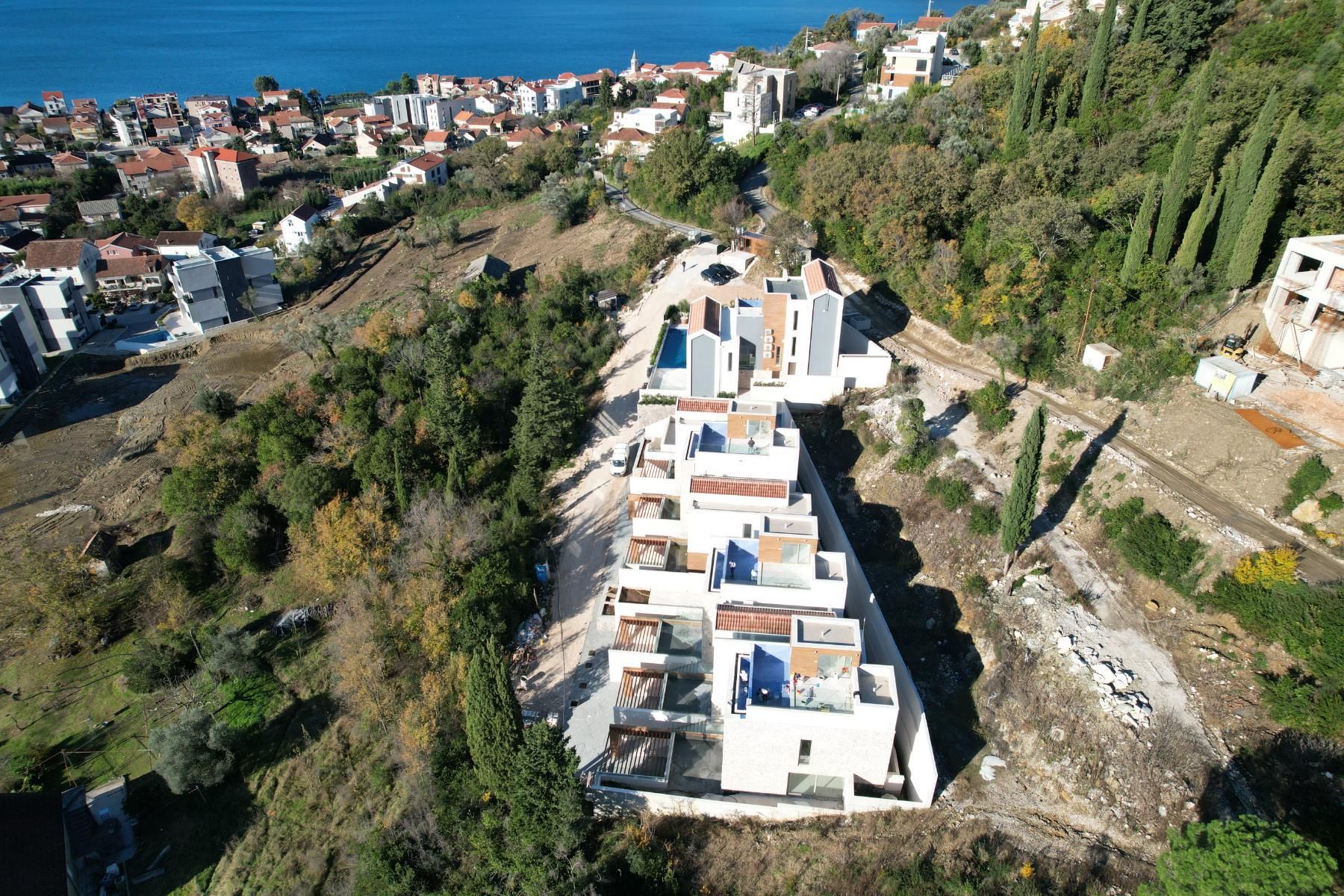 Luxury townhouse villa in a new complex in Tivat, Donja Lastva, with ...