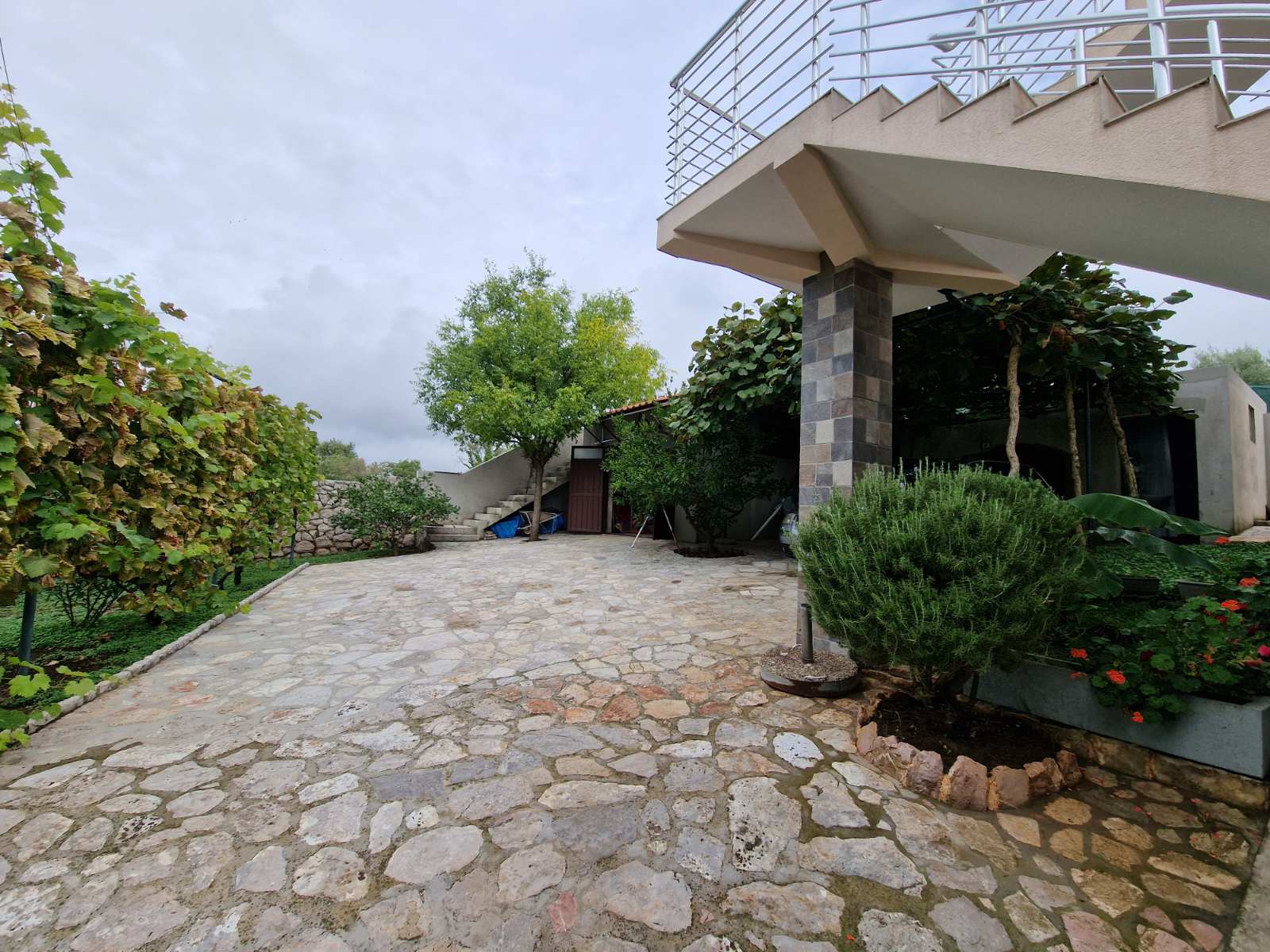 Na prodaju luksuzna dvospratna kuća 220m2 sa pogledom na more,na ...