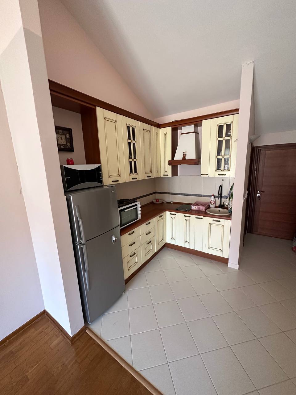 Two bedroom renovated apartment 66m2 plus 5m2 terrace in an attractive ...