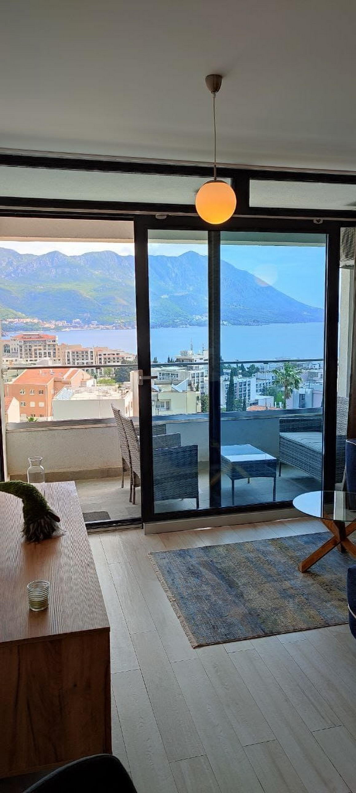New studio apartment 40m2 with a panoramic view of the sea, in a ...