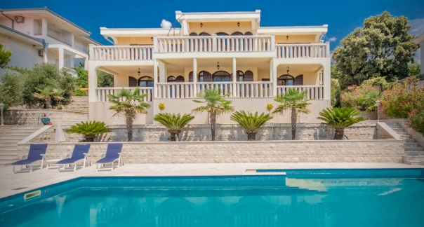 UTJEHA | LUKSUZNA VILA SA BAZENOM NA PRVOJ LINIJI MORA BAR UTJEHA ...